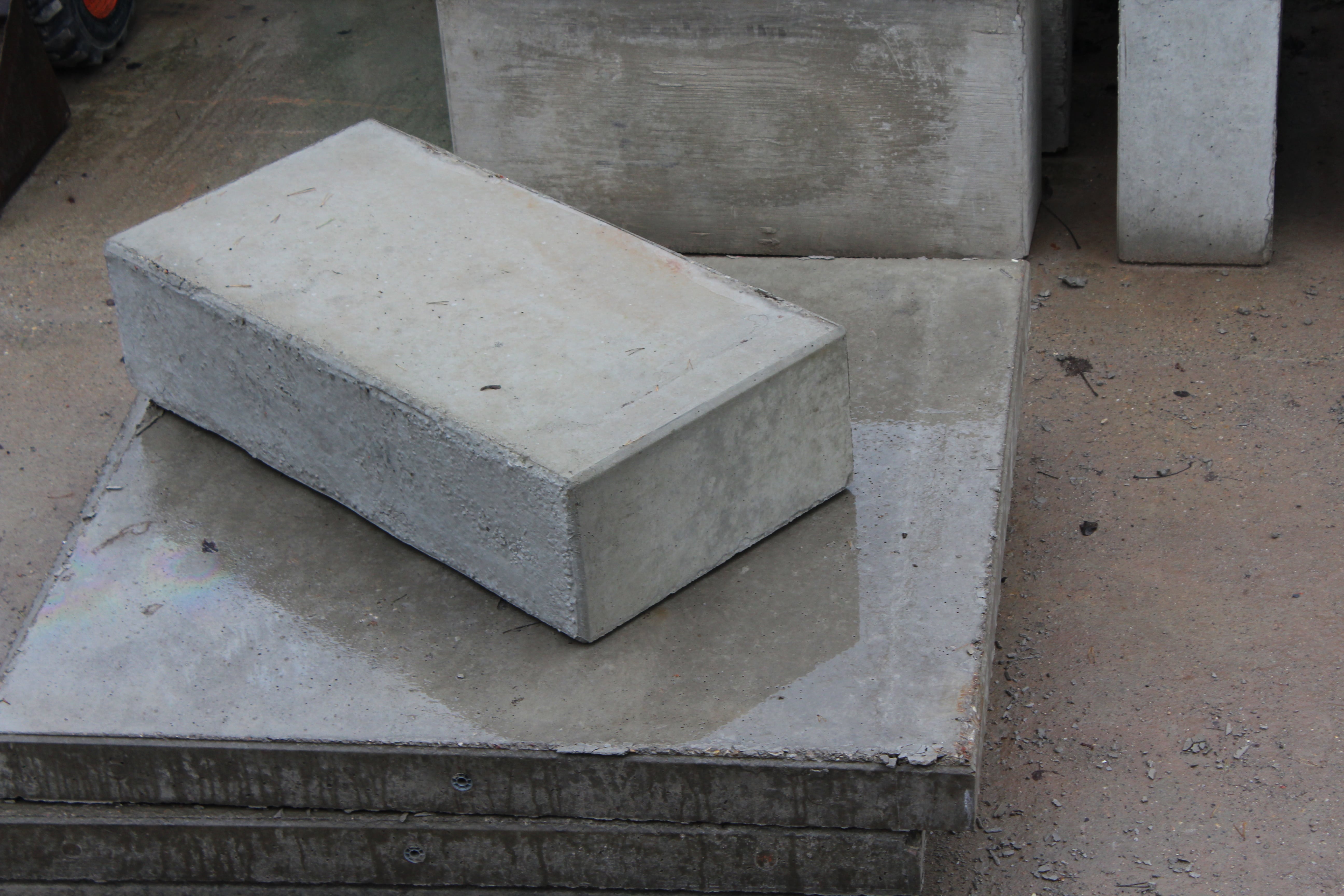Megablock-Betonstein 80 cm Breite